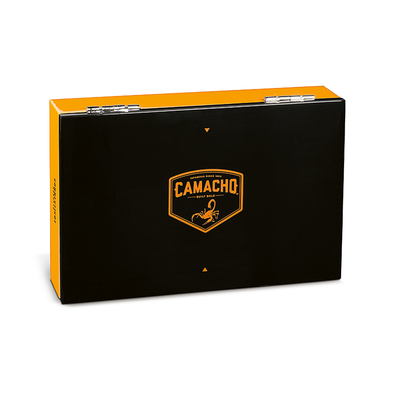 Camacho Connecticut Robusto - THE CIGAR CLUB